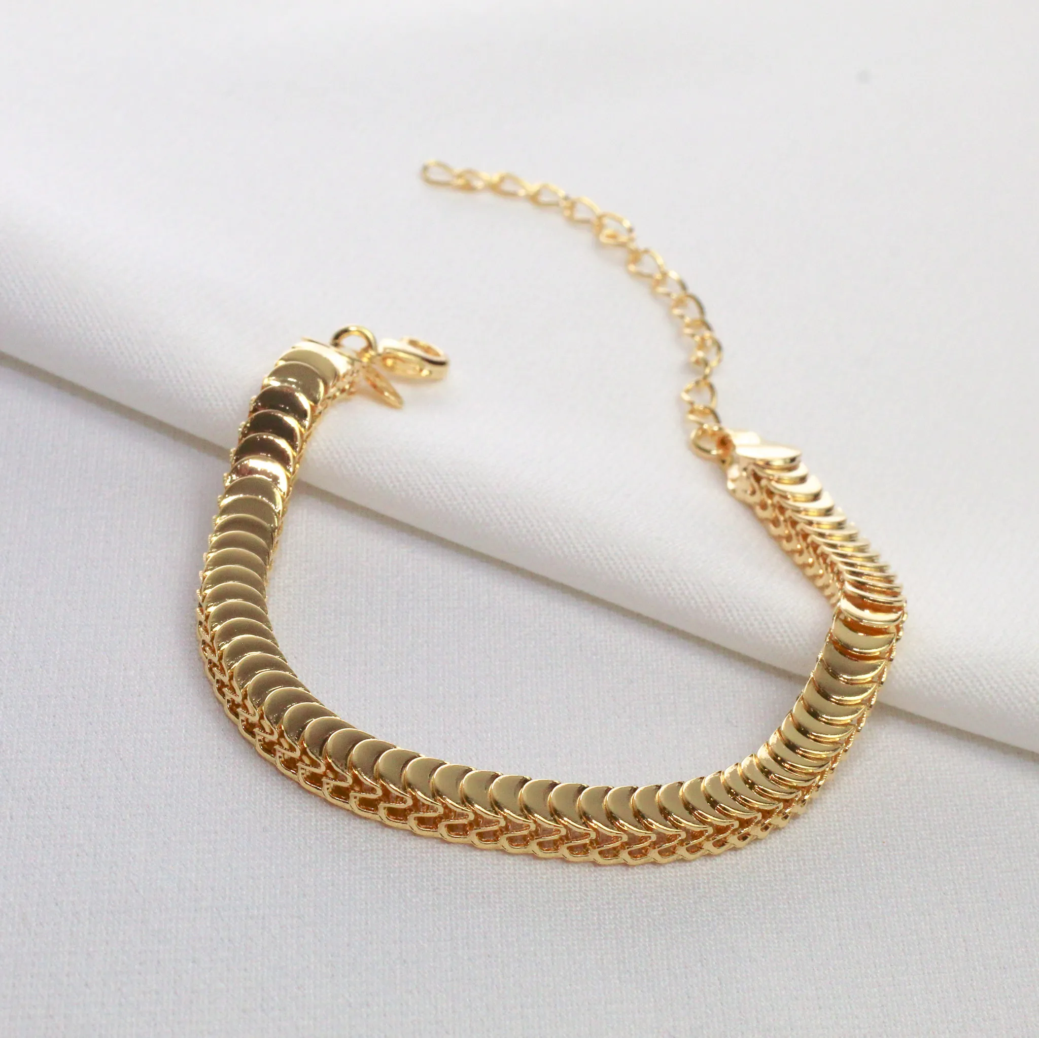 PULEIRA ESCAMA LISA BANHO OURO 18K - Luski